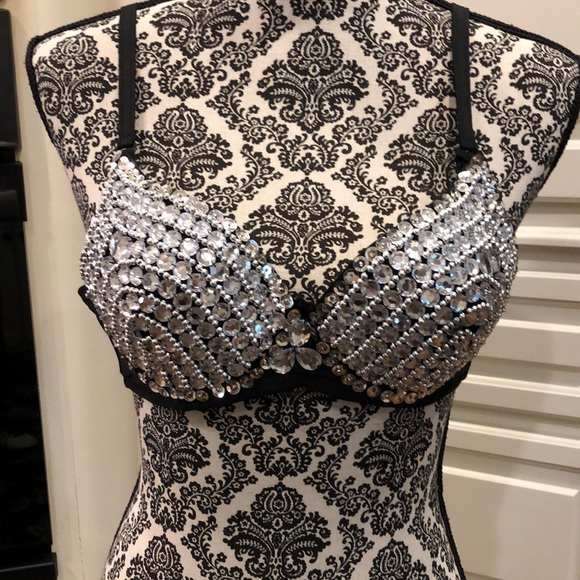 Intimates & Sleepwear | Like New Beautiful Black Bra W Extensive ...